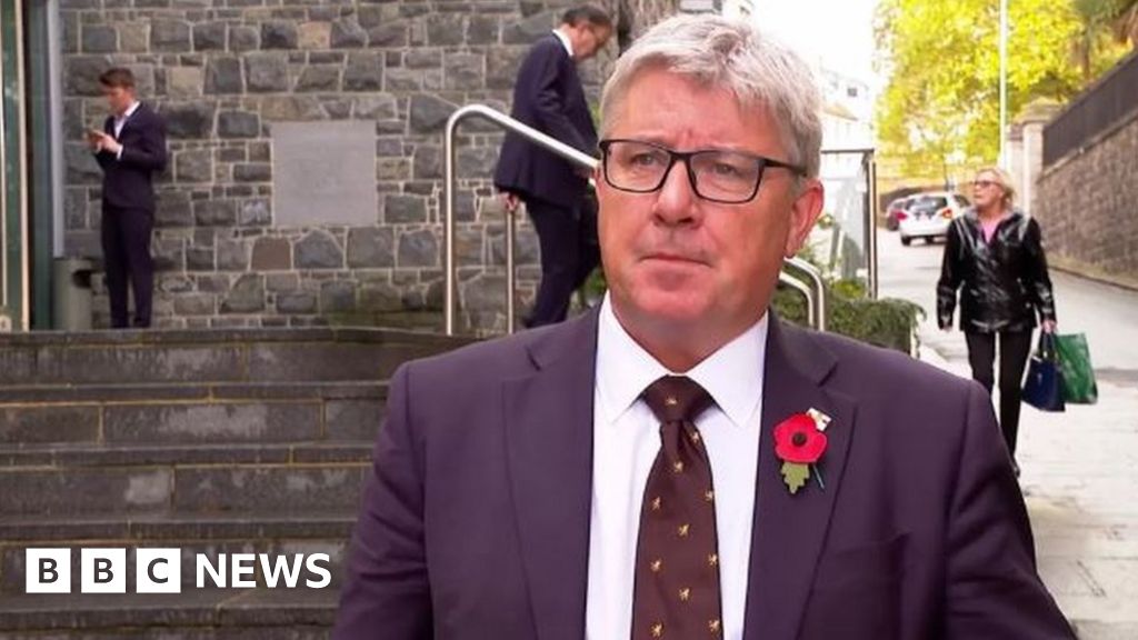 Guernsey retirement age should be looked at again, Deputy Helyar says ...
