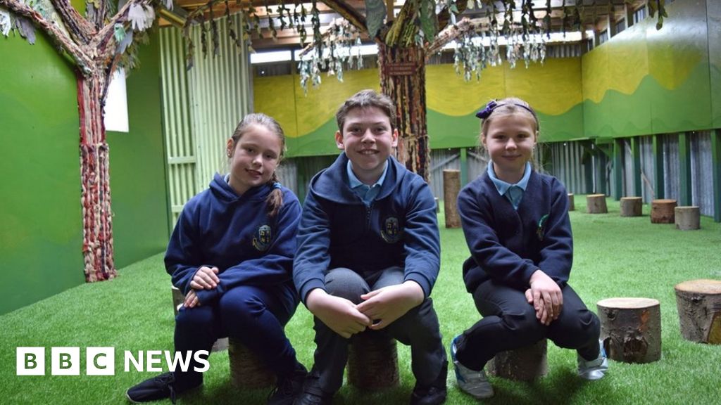 Recycled stand used for new Llangewydd Junior School classroom - BBC News