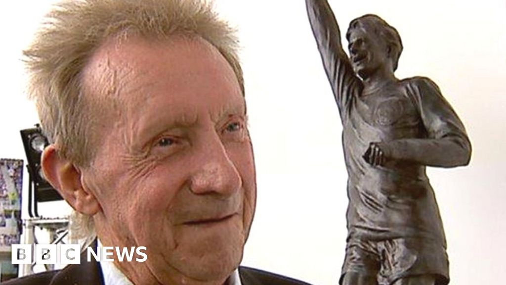 Denis Law statue in Aberdeen too heavy for proposed location - BBC News