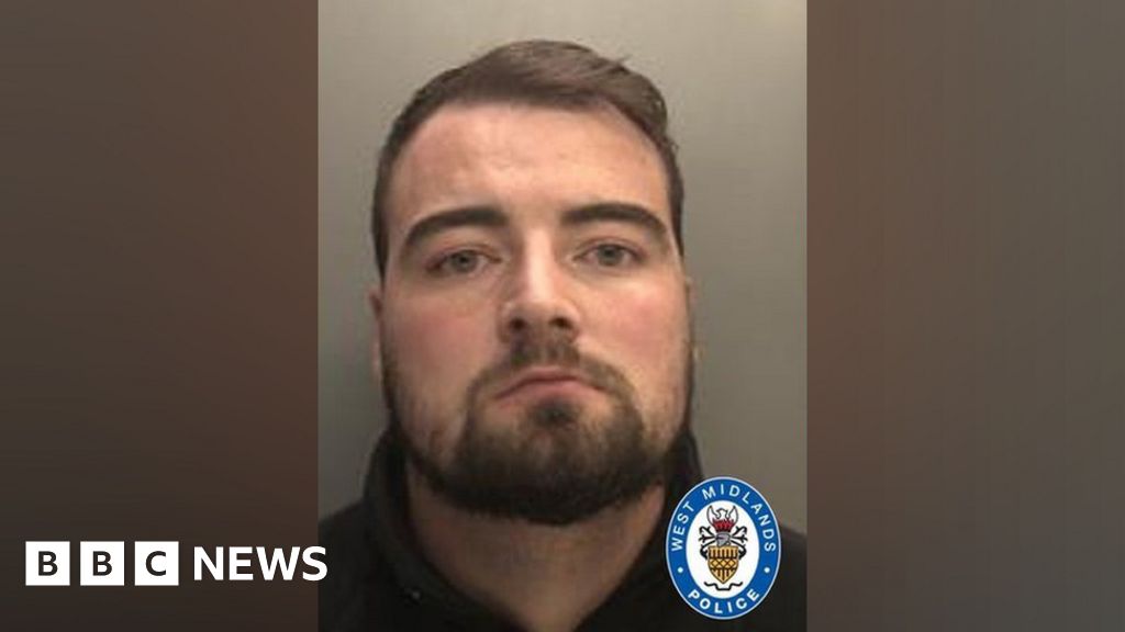 Police officer filmed men in toilets and showers - BBC News