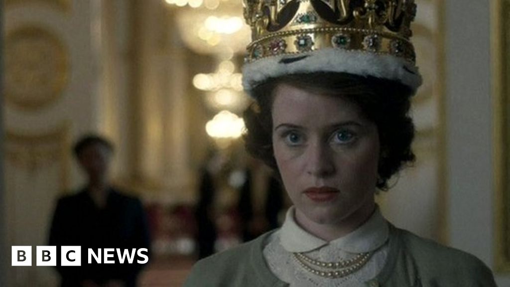 The Crown: Netflix premieres Queen Elizabeth II drama - BBC News