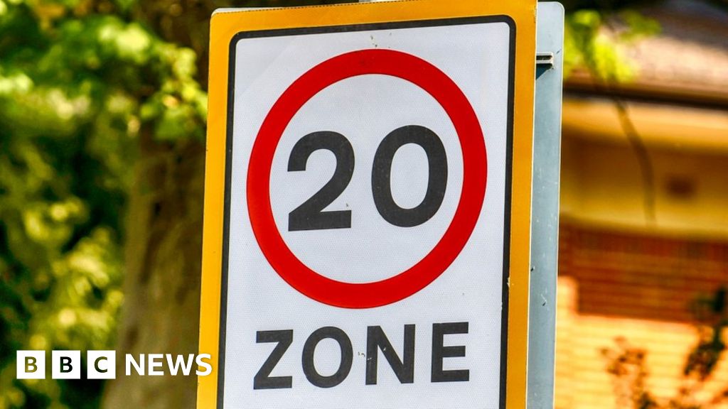 Harrogate campaigners call for 20mph zones near schools - BBC News