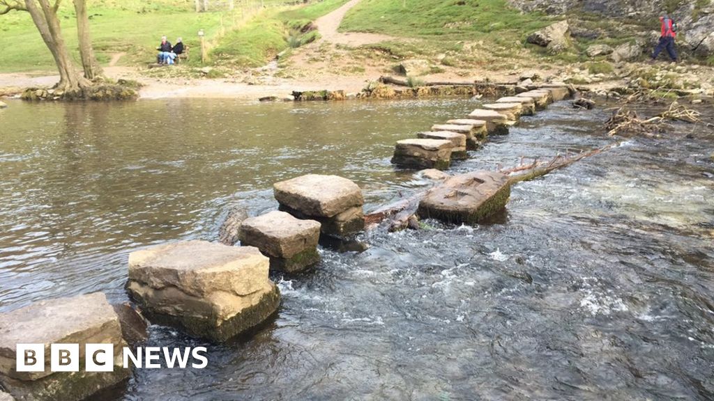 Dovedale walkers told stepping stones 'impassable' - BBC News