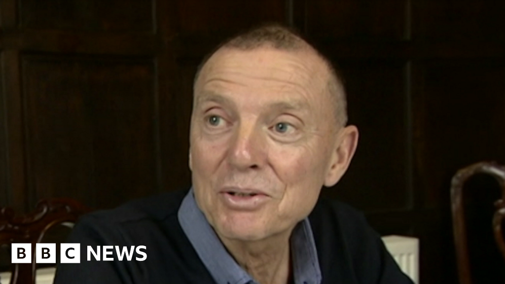 Man meets long-lost Birmingham sister - BBC News