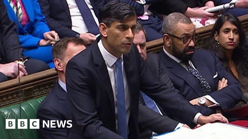 PM announces bill to overturn Post Office convictions - BBC News