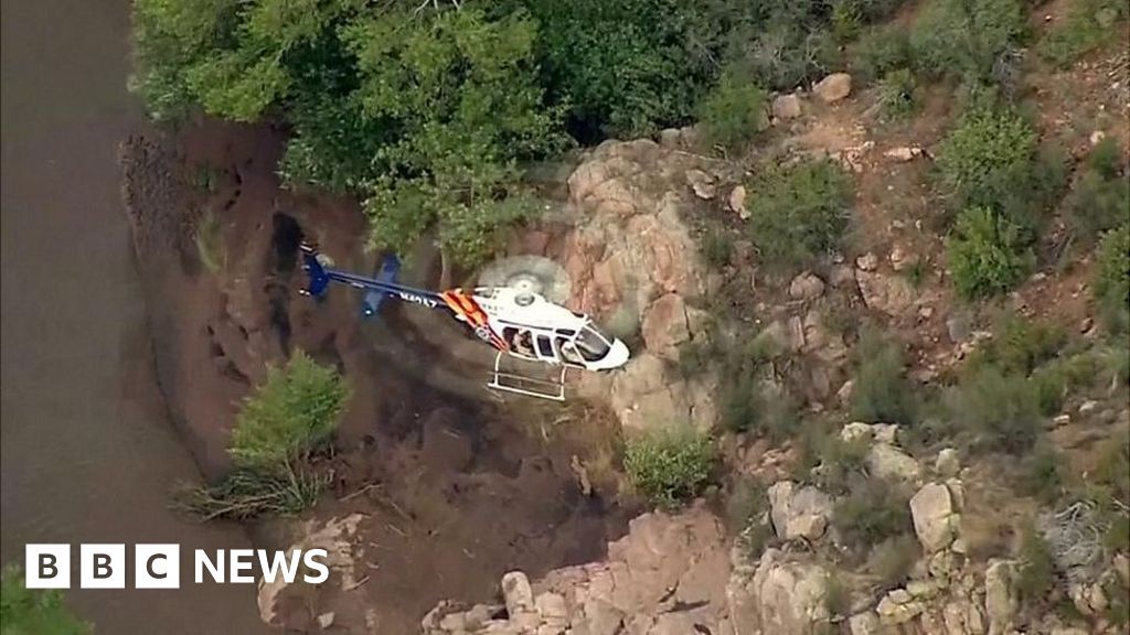 Arizona flash flood: Nine dead as deluge hits swimmers