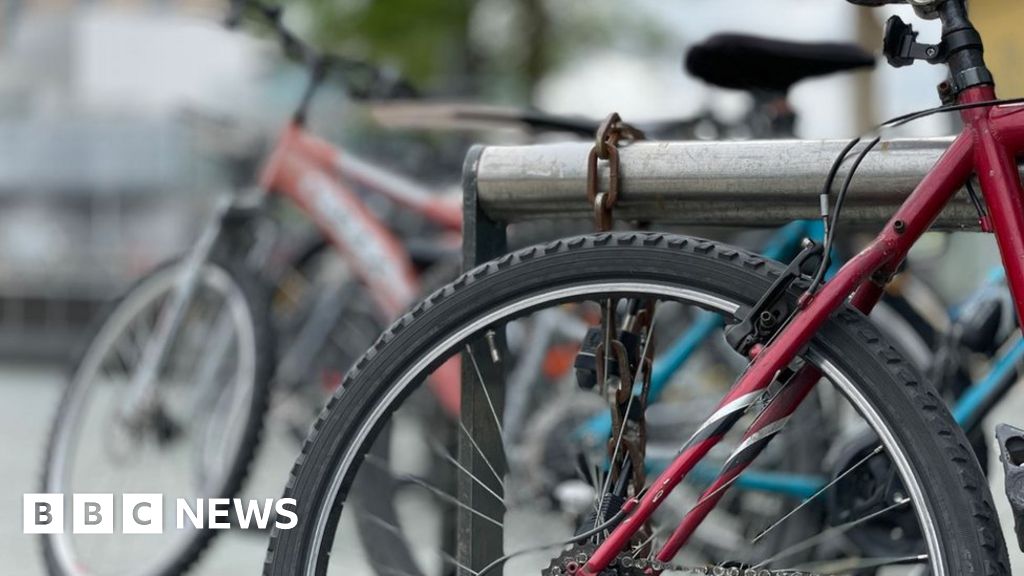Police in South Molton offer free security mark for bicycles - BBC News