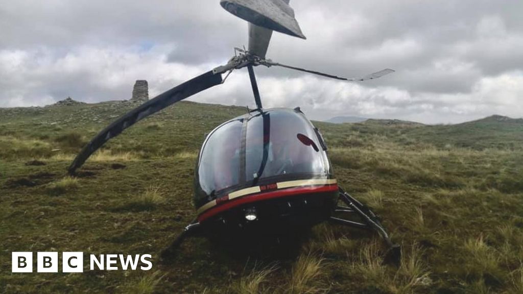 Eryri helicopter crash pilot wanted a closer look at obelisk - BBC News