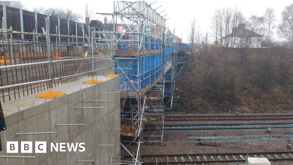 Bridge to reopen after Barrow upon Soar rail track collapse - BBC News