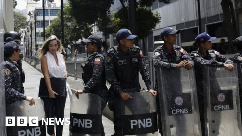 Venezuela crisis: More opposition lawmakers accused of treason