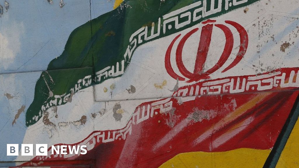 Two charged in US with spying for Iran - BBC News