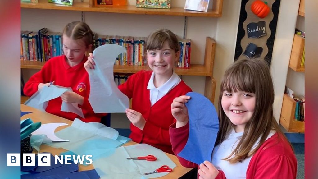 Coventry school dedicates art project to memory of three pupils - BBC News