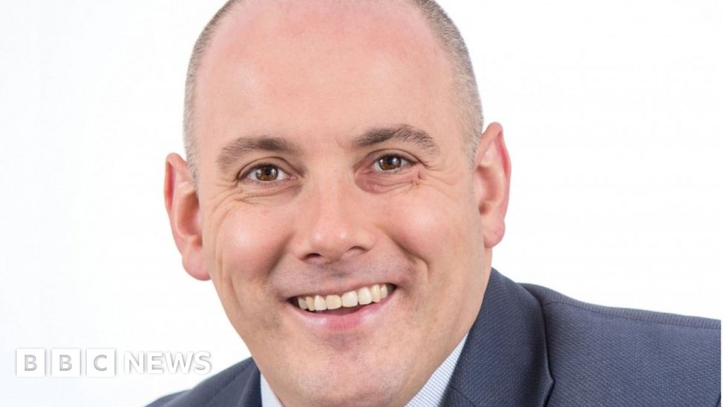 Harlow man charged over Robert Halfon MP Twitter shooting threat - BBC News