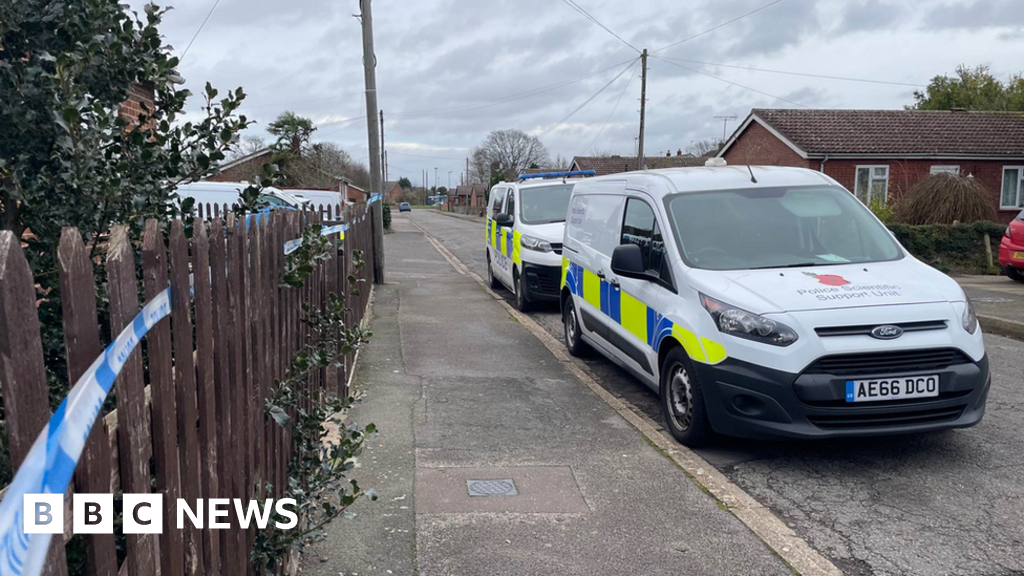 Two more arrests in Wisbech bungalow murder investigation - BBC News