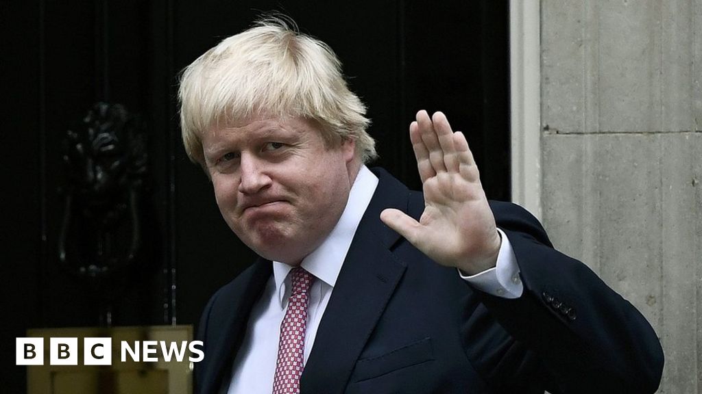 Boris Johnson makes 'Titanic' Brexit comment at awards ceremony - BBC News