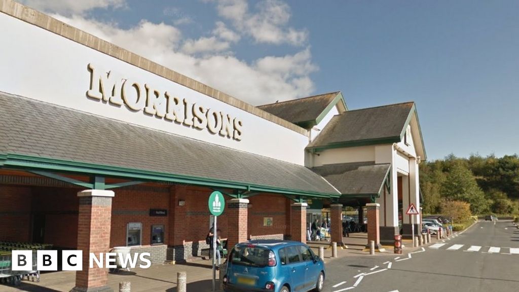 Carmarthen doctors could use supermarket park and ride - BBC News