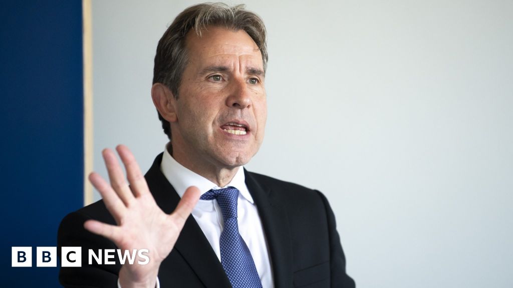 Weca leaders 'ordered to stop their infighting' - BBC News