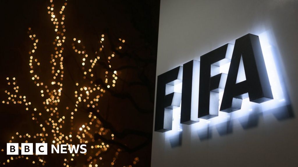 Fifa scandal: Large cash sums frozen by Switzerland - BBC News