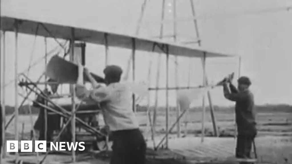 Flying firsts: Aviation milestones throughout history - BBC News