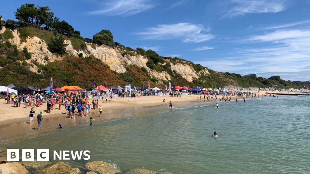 Poole beach hosts National Nipper Surf Life Saving Championships - BBC News