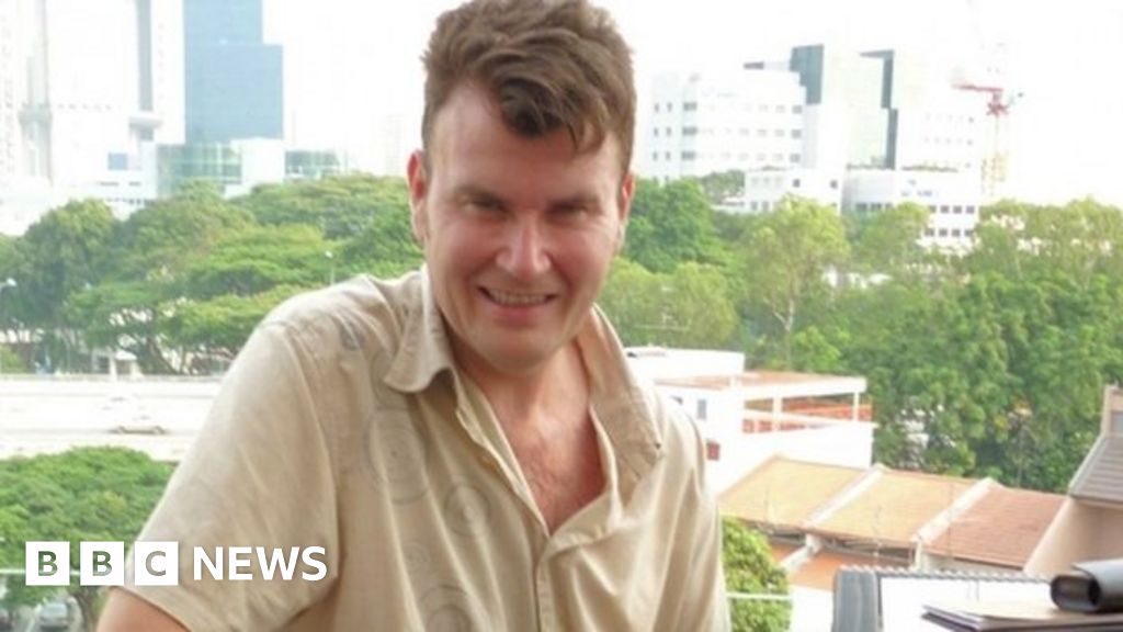 Shoreham air crash: Victim Tony Brightwell is identified - BBC News