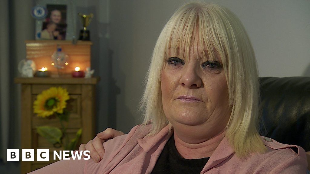 Colin Horner murder: Don't join paramilitaries, says mother - BBC News