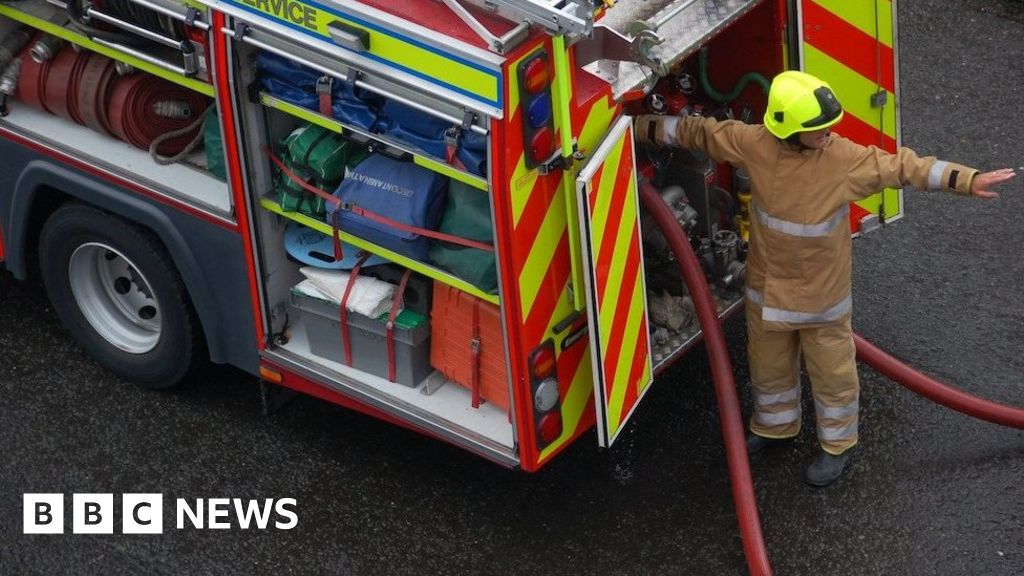 Man dies after fire in ground-floor flat in Greenock - BBC News