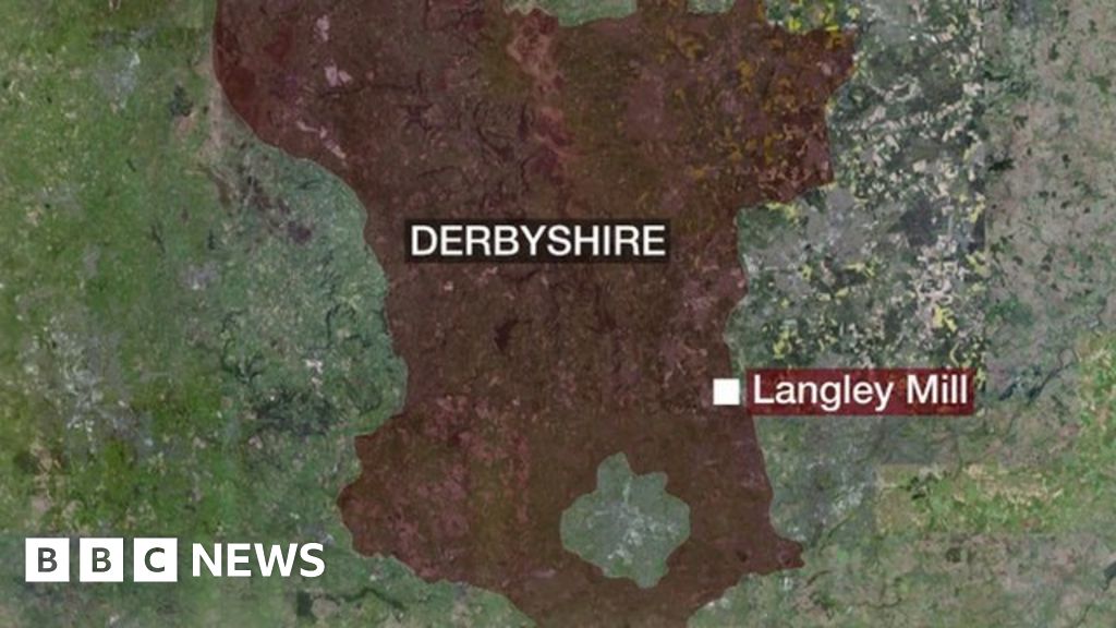 Derbyshire house fire: Three die in blaze - BBC News