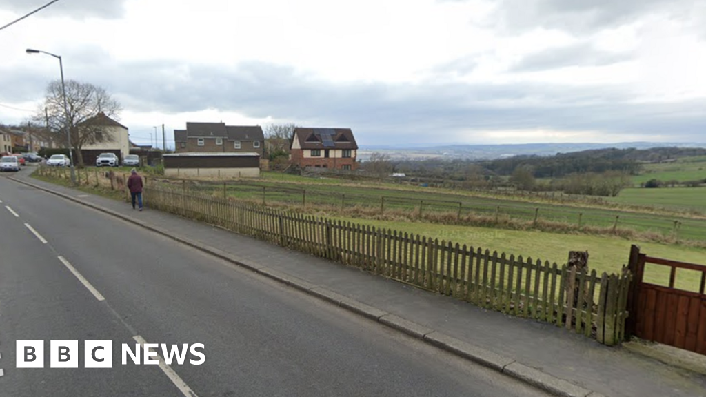 Coundon residents concerned over 200 new homes plan - BBC News