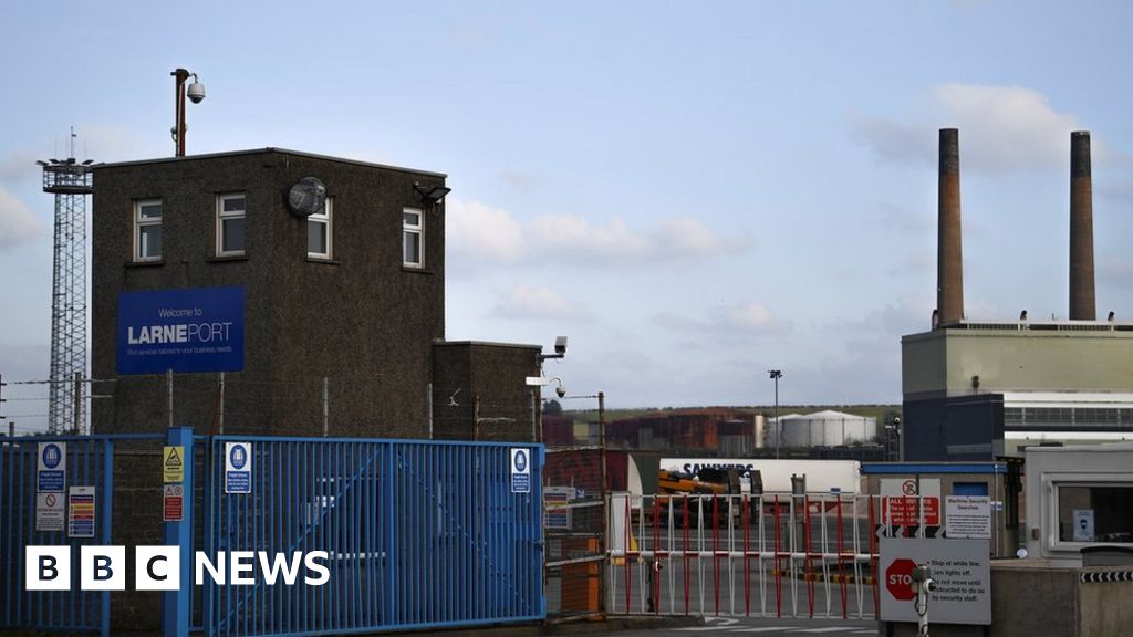 Brexit: Trade unionists dispute Larne port threats claim - BBC News