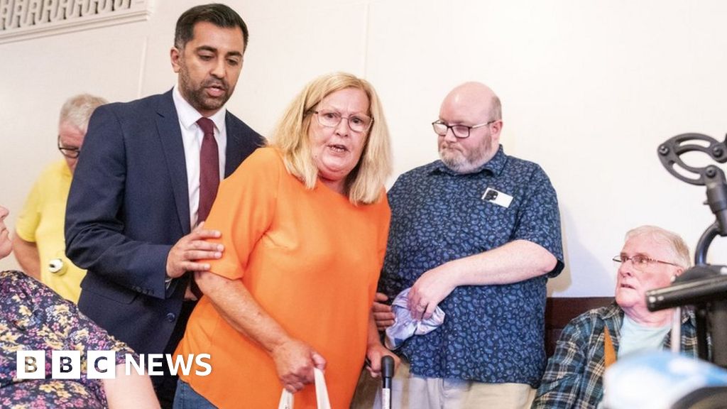 Patient of shamed surgeon heckles Humza Yousaf during speech