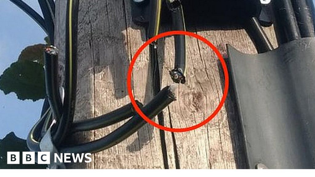 Devon broadband mast cables attacked four times - BBC News