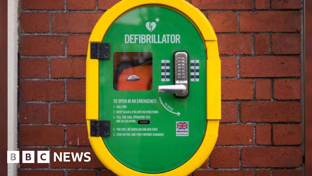 Portsmouth City Council draws up defibrillator map - BBC News