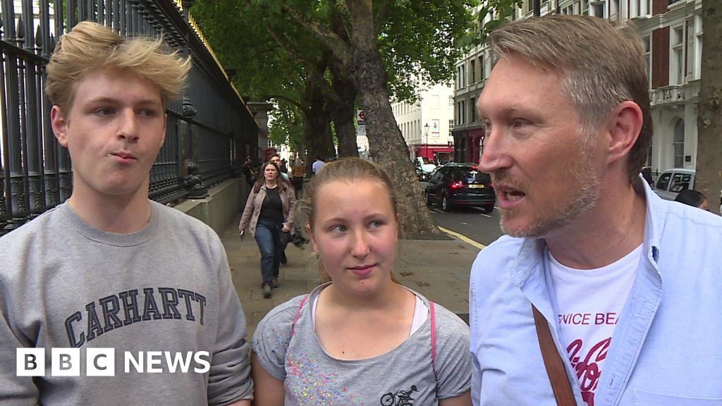 Weak pound boosts overseas visitors' spending power