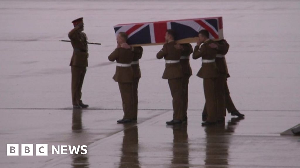 UK soldier's body flown home after Iraq death - BBC News