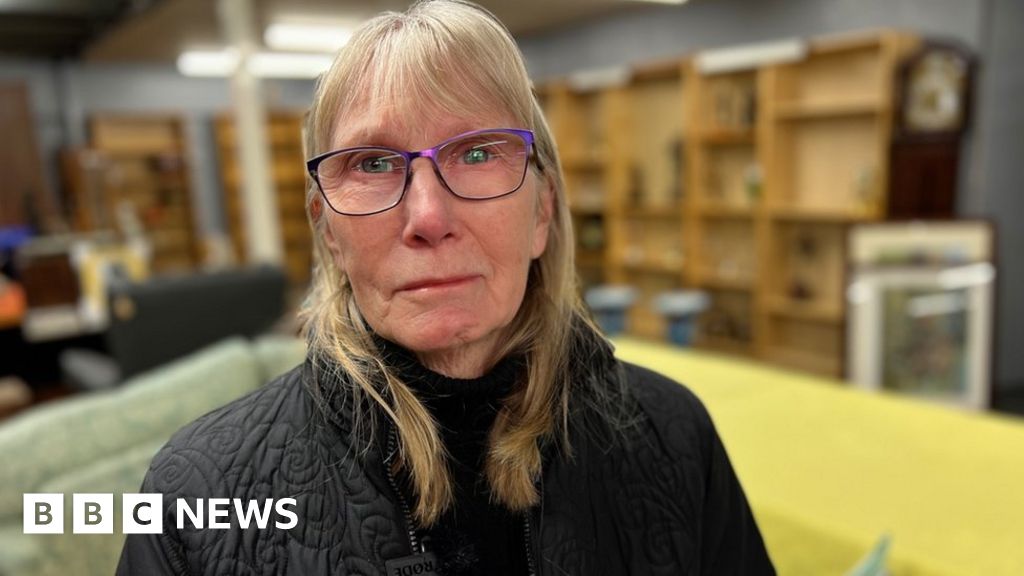 Rayleigh antiques fair halted over council-run venue concerns - BBC News