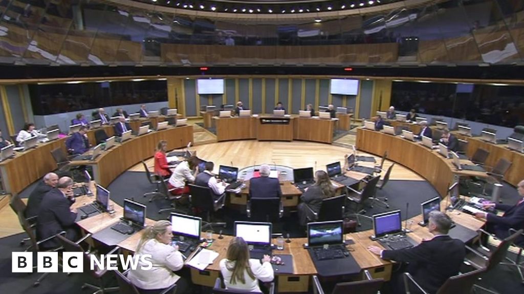 Welsh Assembly votes at 16 plans pass first hurdle - BBC News