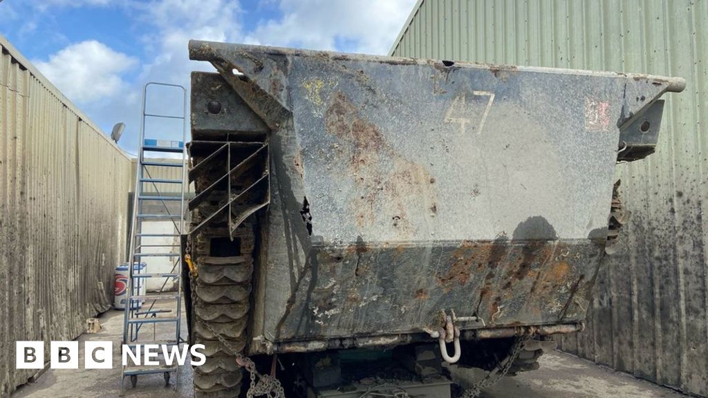 Crowland WWII Buffalo LVT: Restoration work begins - BBC News