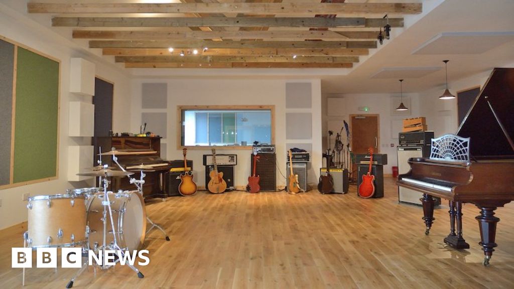 Rural Scots recording studio sector 'positive' - BBC News