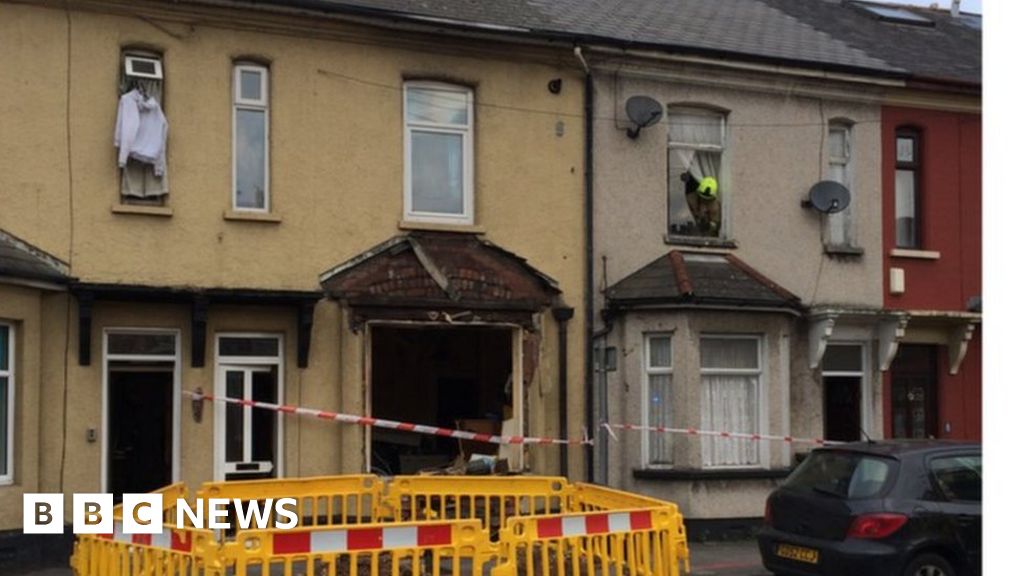 Newport house gas explosion: Man still critical in hospital - BBC News