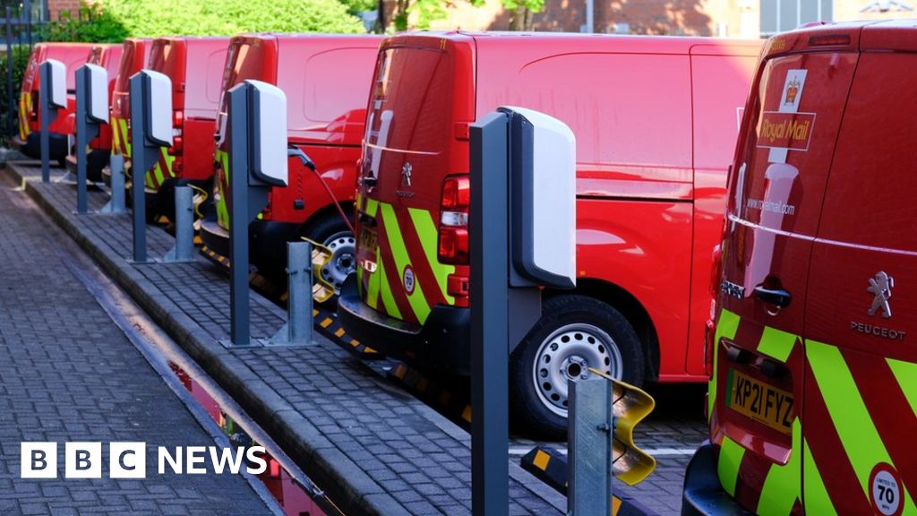 Royal Mail's first 'all-electric' delivery office in Bristol - BBC News