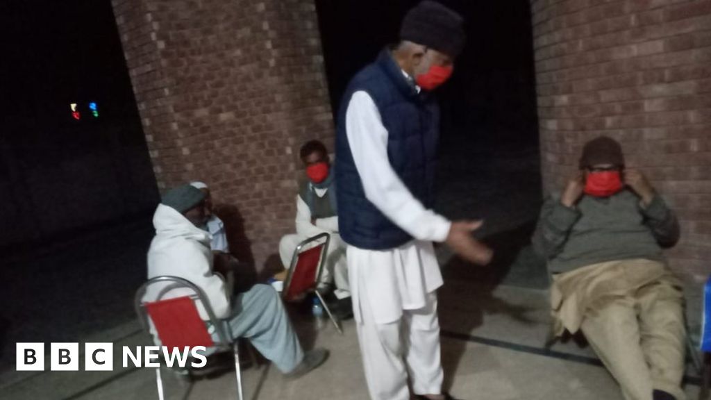 Coronavirus: Hampshire family 'arrested' at Pakistan funeral - BBC News