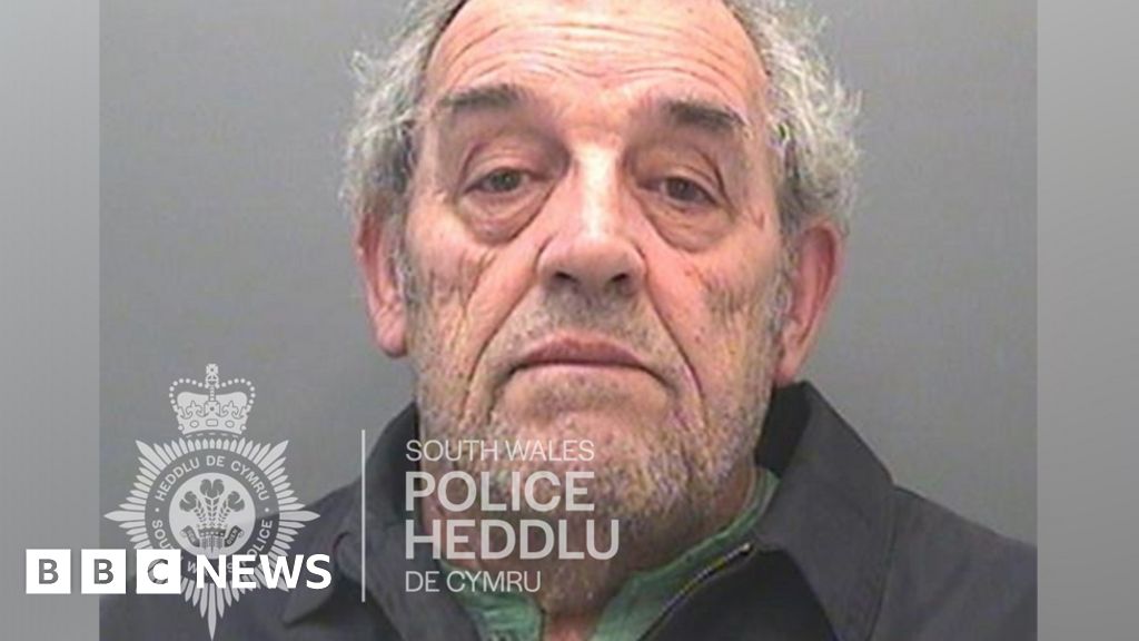 Sex abuser swimming coach Robert Rixon jailed 25 years - BBC News