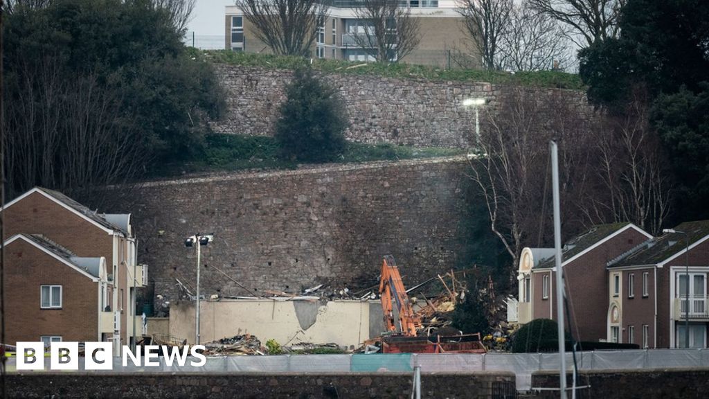 Jersey remembers explosion victims one month on - BBC News