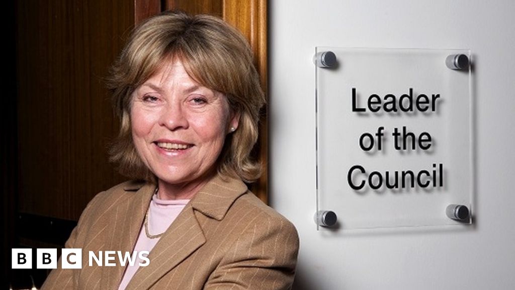 Row over Warwickshire joining West Midlands Combined Authority - BBC News