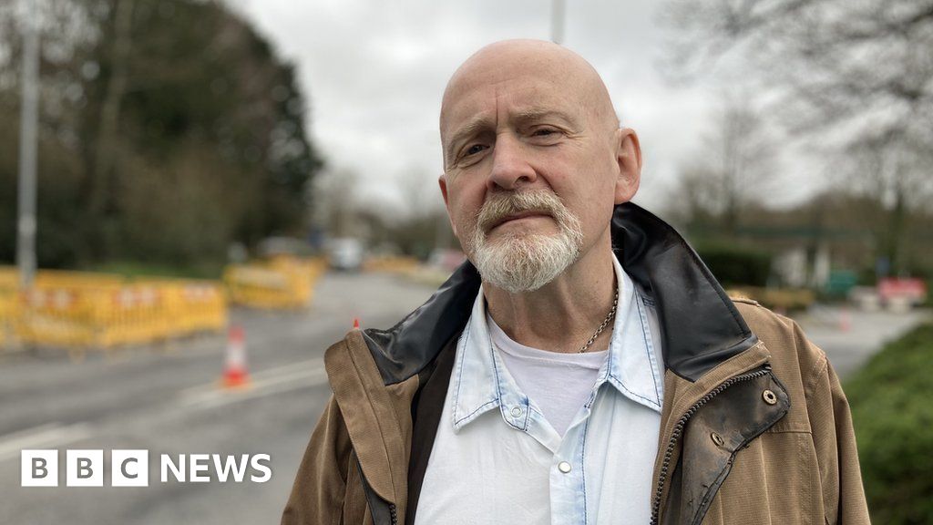 Roadworks spark 'travel havoc' in Tavistock - BBC News