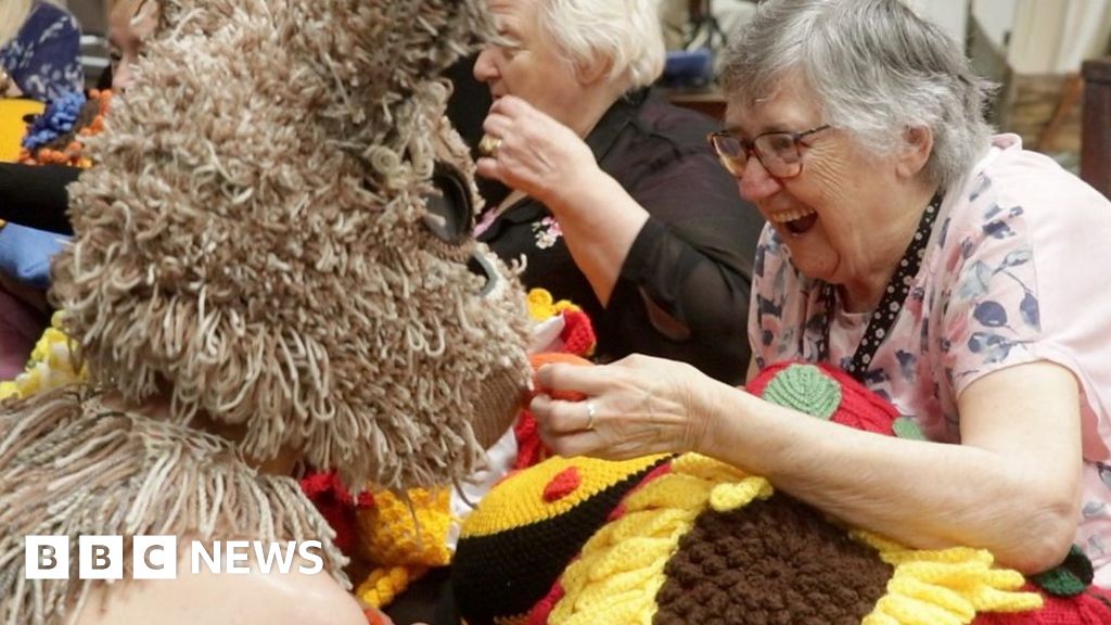 Knitting group creates props and costumes for show - BBC News