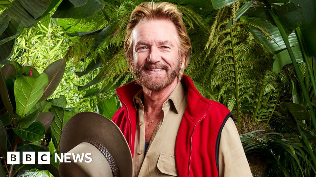 Noel Edmonds kick-starts bank battle as he enters jungle - BBC News