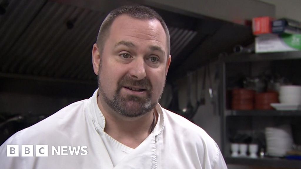 Pub chef steps in to cook Cornwall primary school's meals - BBC News