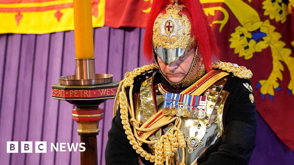 Queen's lying-in-state: The symbolism and ceremony explained | TICK ...